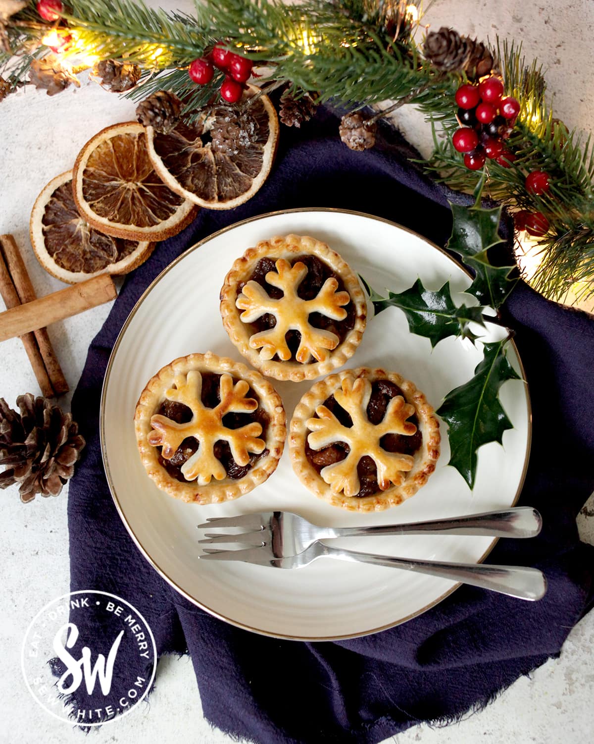 Shortcrust Pastry Mince Pies - Sew White